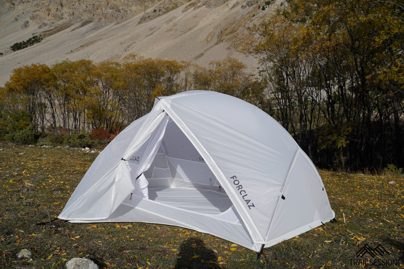 Tente MT900 Forclaz [ Test 2022 ] : la vie en blanc